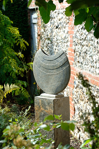Foras Ikra 60cm Natural Slate Sculpture With Surmi Plinth